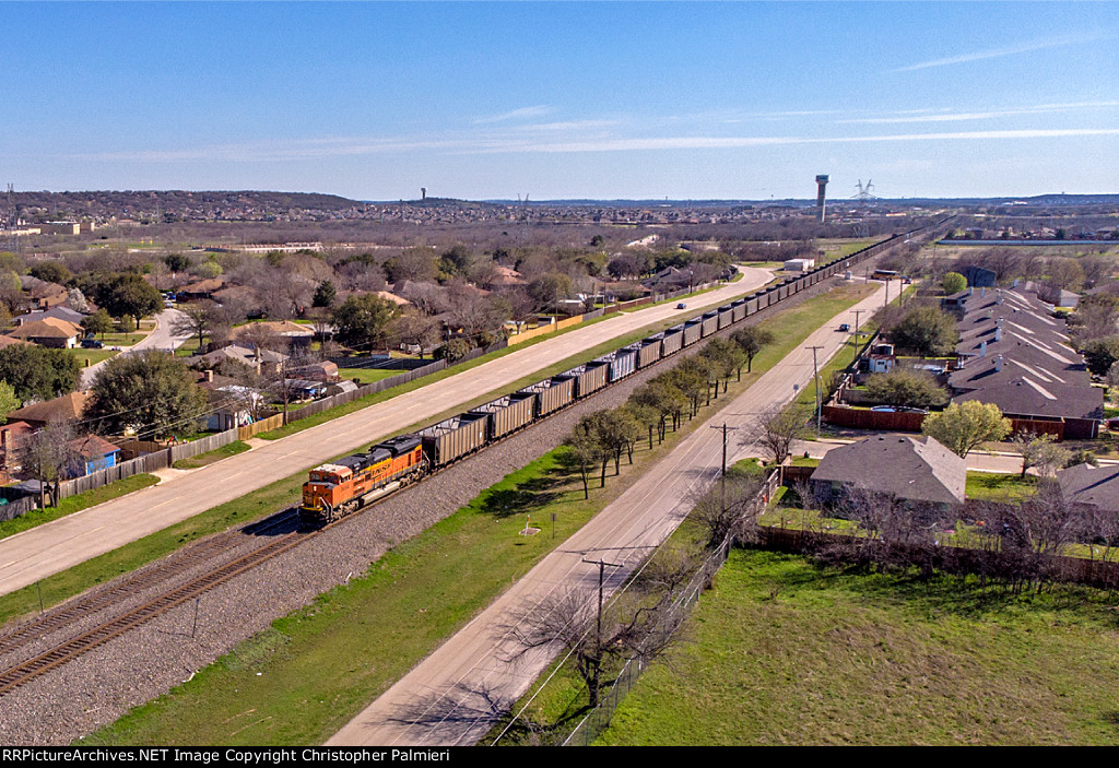 BNSF 9044 Leads E-MLMEBM0-39